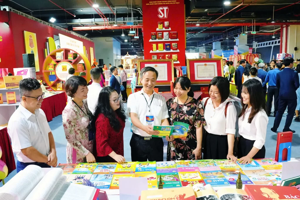 HEID ghi dấu ấn với hệ sinh thái giáo dục số tại Triển lãm thành tựu ...